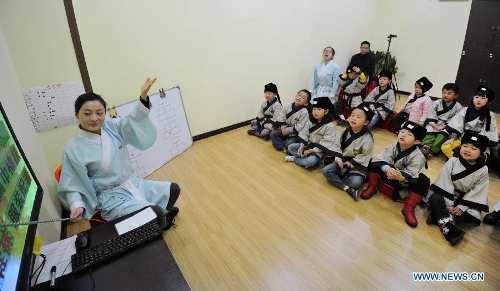 Children learn Chinese traditional culture at private school - Global Times