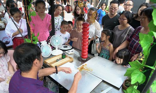 Chinese celebrate Mid-Autumn Festival - Global Times
