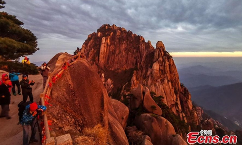 Stunning scenery of flaming cloud in Mount Huangshan - Global Times