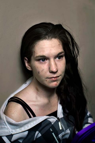 Struggling female drug addict in rehab - Global Times