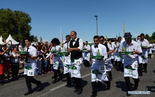 Waiter running contest held in Geneva, Switzerland - Global Times