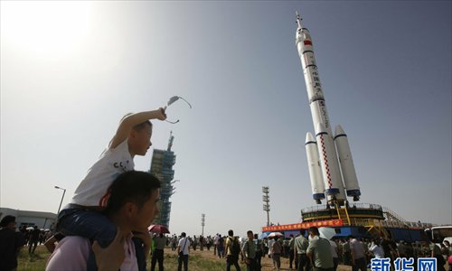 Shenzhou-10 spacecraft transported to launch site - Global Times