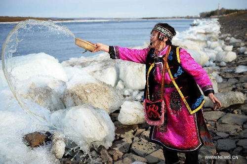 Orogen ethnic group celebrate Heilongjiang River being navigable ...