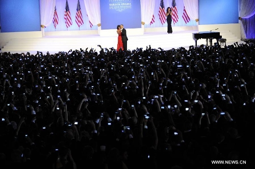 Obama and First Lady dance during official Inaugural ball - Global Times