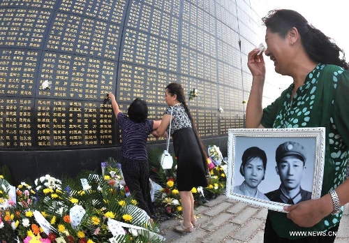 People commemorate 37th anniversary of Tangshan earthquake - Global Times
