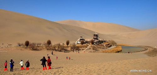 Crescent spring scenery in China's Dunhuang - Global Times