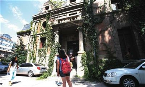 Haunted houses in Beijing overwhelmed by spirited tourists since ...