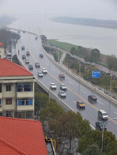 Heavy fog shrouds China's Changsha due to a temperature drop - Global Times