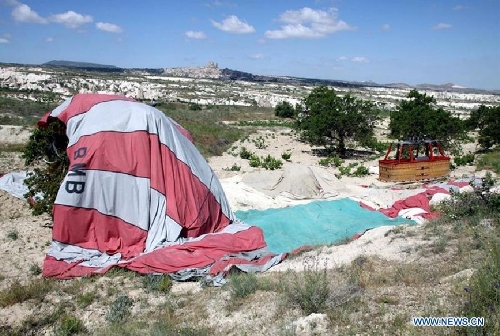 Hot air balloon collision leaves 2 dead, 23 injured in Turkey - Global ...