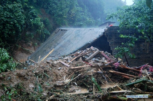 Heavy rain triggers floods and landslides in S China - Global Times