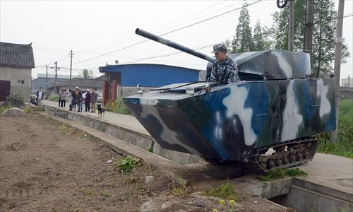 Tanks, Dad: Retired soldier builds 6-year-old son a giant, working tank ...