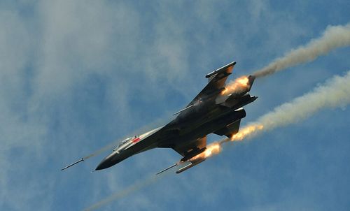 Fighters conduct live-fire attack training - Global Times