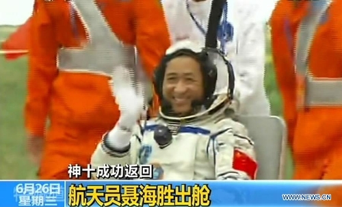 Astronauts come out of re-entry module - Global Times