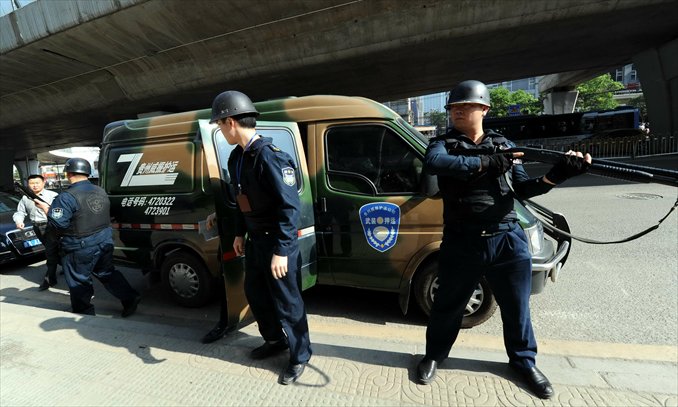 An inside look at the men who guard bank money with their lives ...