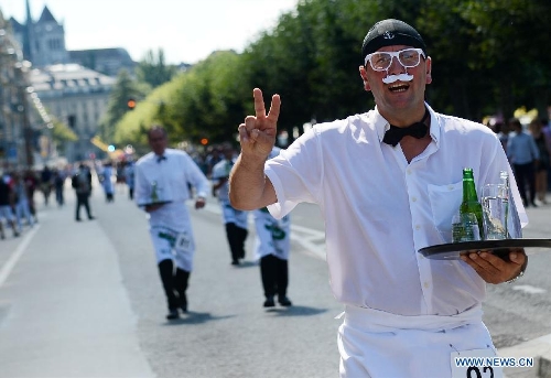 Waiter running contest held in Geneva, Switzerland - Global Times