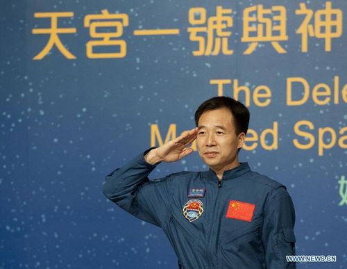 Shenzhou-9 astronauts meet the press in Hong Kong - Global Times