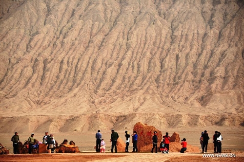 Flaming Mountains Scenic Area in Turpan embraces increasing tourists ...