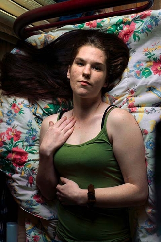 Struggling female drug addict in rehab - Global Times