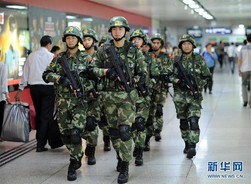 Armed border policemen patrol in China's Shenzhen - Global Times