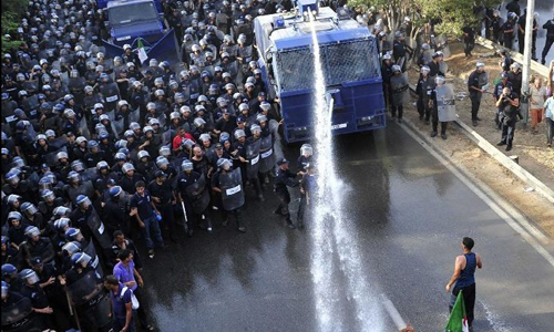 Riot police clash with community police in demonstration in Algeria ...