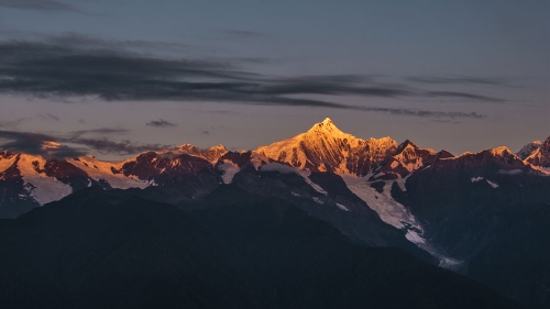 Sunrise of Meri Snow Mountain - Global Times