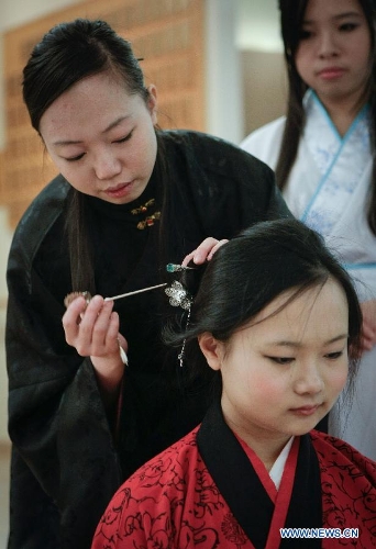 Chinese traditional adulthood ceremony held in Vancouver - Global Times