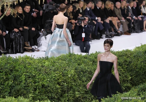 Raf Simons' Christian Dior show shines Paris - Global Times