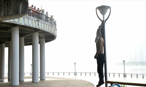 Dead man found hanging over street lamp near Songhua River - Global Times