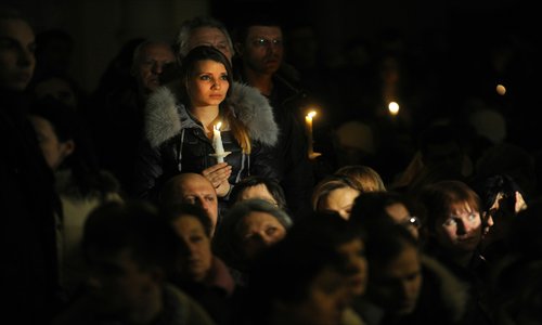 Solemn vigil - Global Times