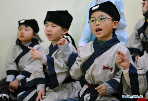Children learn Chinese traditional culture at private school - Global Times
