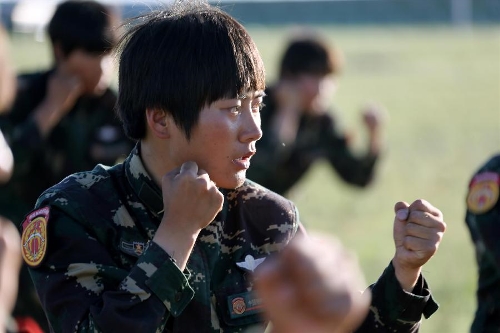Female soldiers receive training at Zhurihe training base in N China ...