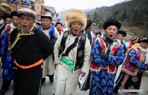 People of Tibetan ethnic group celebrate Shangjiu Festival in SW China ...