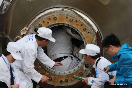 In pictures: Shenzhou-10 spacecraft returns to earth - Global Times