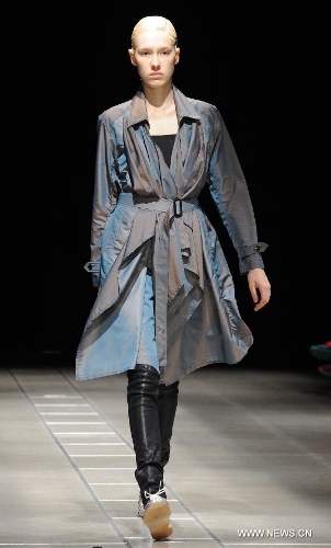 Models display creation at Fashion Week Tokyo - Global Times