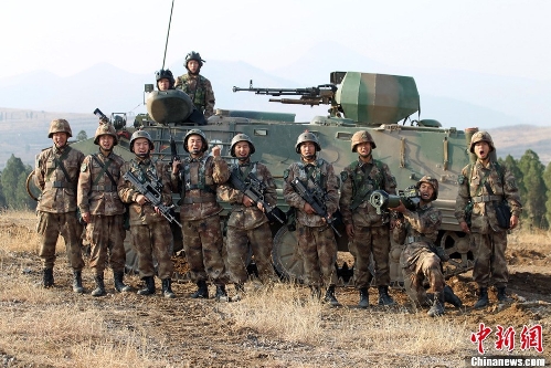 PLA Army soldiers take part in military maneuver - Global Times