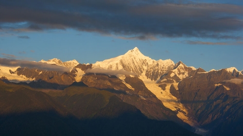 Sunrise of Meri Snow Mountain - Global Times