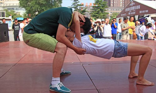 Lip lock - Global Times