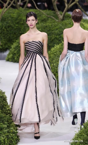 Raf Simons' Christian Dior show shines Paris - Global Times