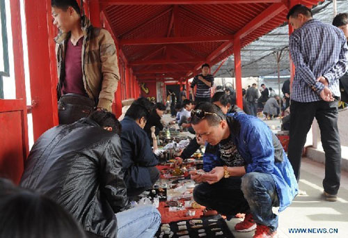 Flea market attracts collectors in C. China - Global Times