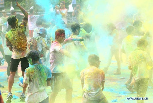 Runners paticipate in 'The Color Run' in China's Guangdong - Global Times