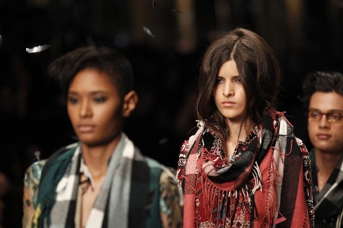 Snapshots of Burberry Prosum show at London Fashion Week - Global Times
