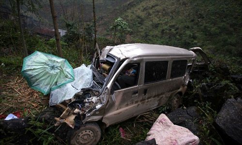 10 killed as mini-bus falls off mountain valley - Global Times