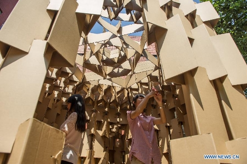 Students build houses with recycled paper - Global Times