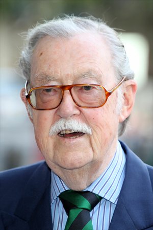 Globe-trotting broadcaster Alan Whicker dead at 87 - Global Times