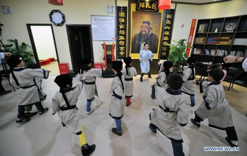 Children learn Chinese traditional culture at private school - Global Times