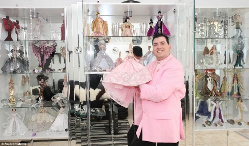 Barbie man owns huge doll collection - Global Times