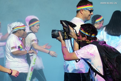 People attend happy Color Run in Sydney, Australia - Global Times