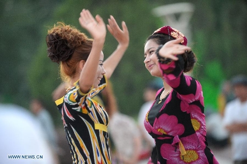 Folk art 'Dolan Muqam' performed in Maigaiti, Xinjiang - Global Times