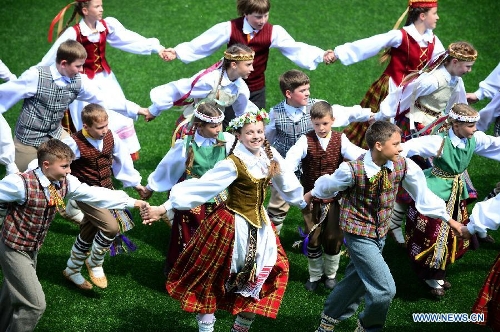 People perform for Dance Day during 2014 Song Festival in Lithuania ...