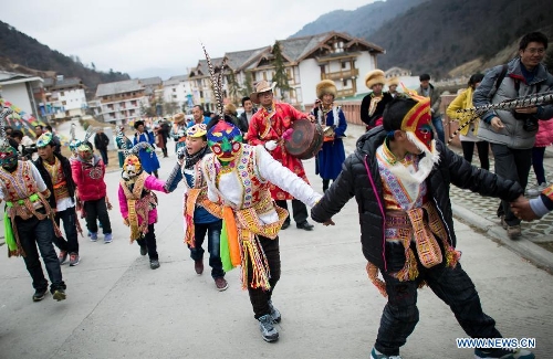 People of Tibetan ethnic group celebrate Shangjiu Festival in SW China ...